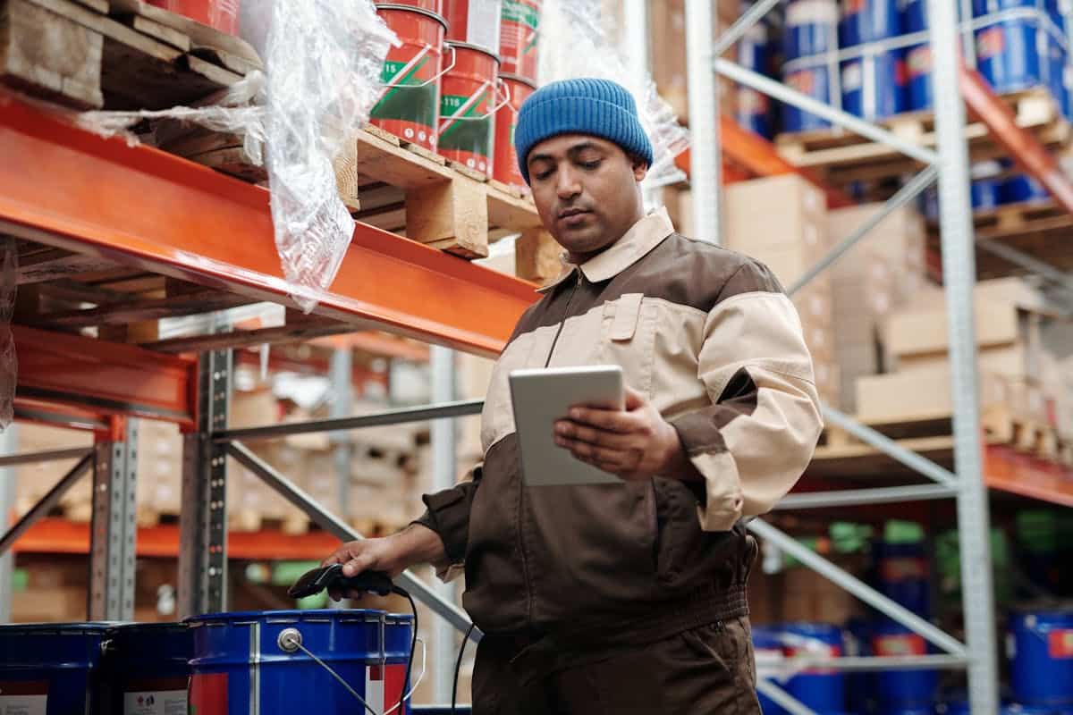 How to Organize a Cluttered Warehouse for Maximum Efficiency ...